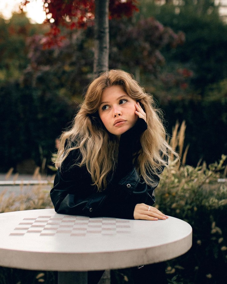 Picture of Luna (model)