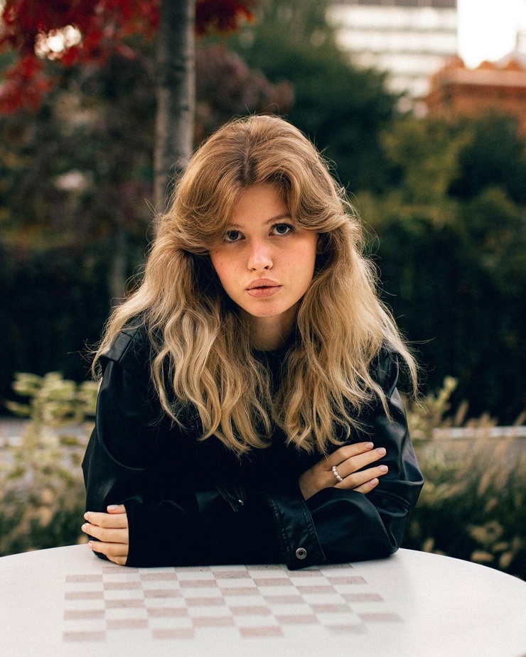 Picture of Luna (model)