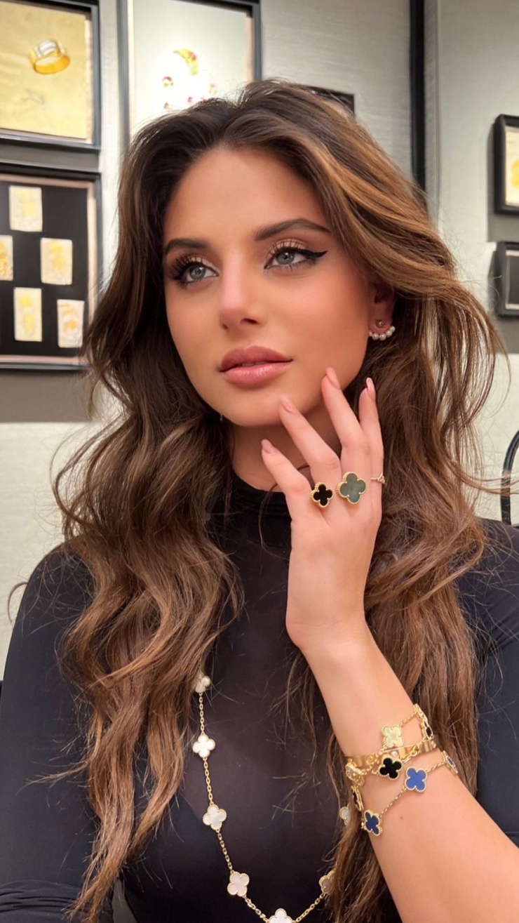 Carina Zavline image