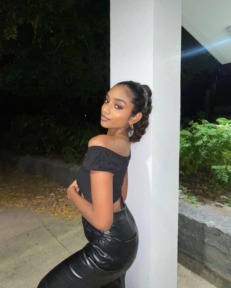 Smrithi Dhan picture