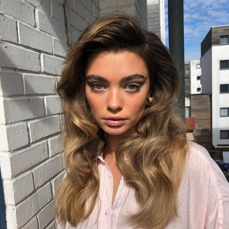 Picture of Lily Neale