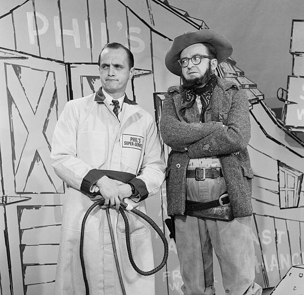 Bob Newhart, Joe Flynn