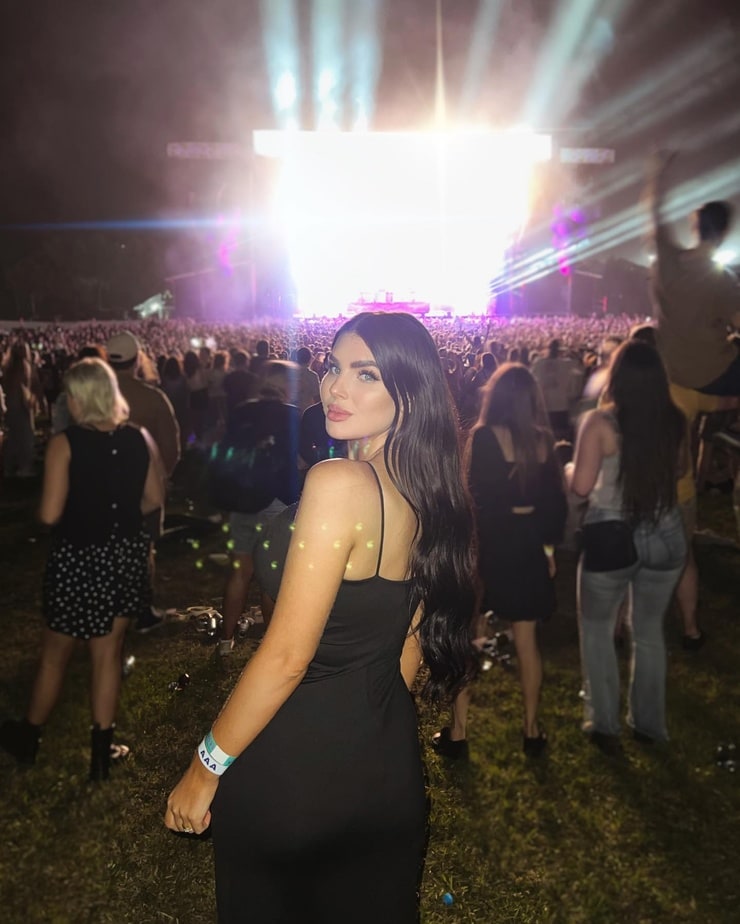 Nicole Thorne image