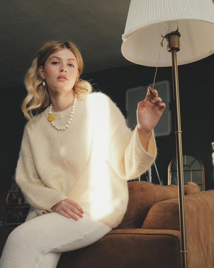 Picture of Luna (model)