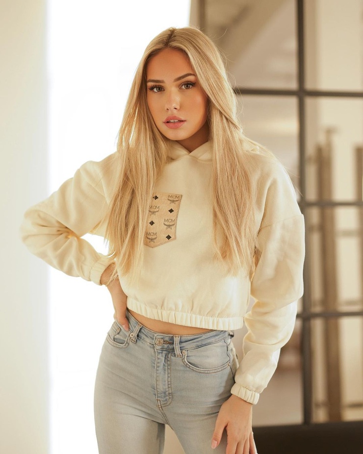 Picture of Alina Nitschke