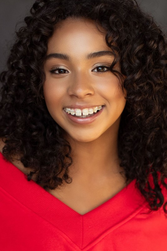 Picture of Caroline De Leon