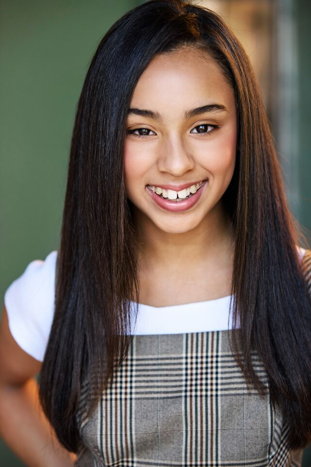 Picture of Caroline De Leon