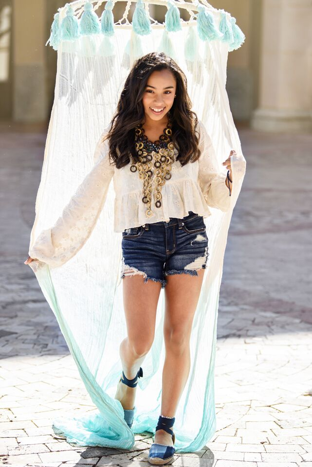 Image of Caroline De Leon