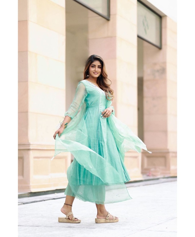 Picture of Dimple Hayathi