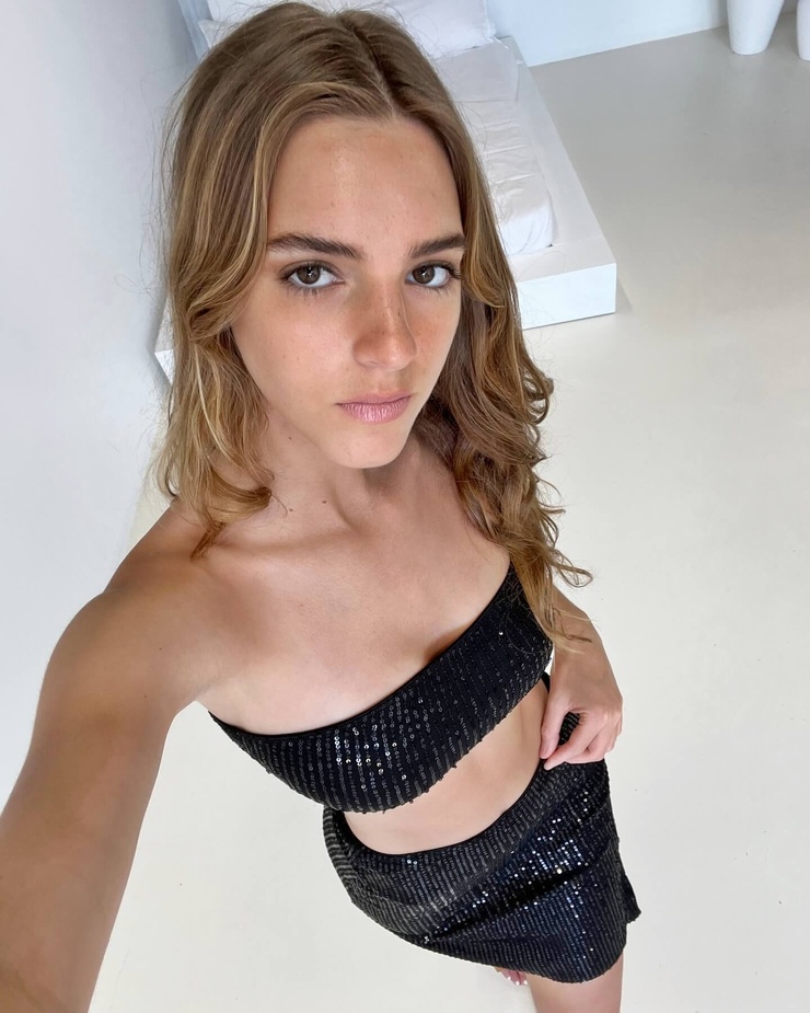Emily Feld image
