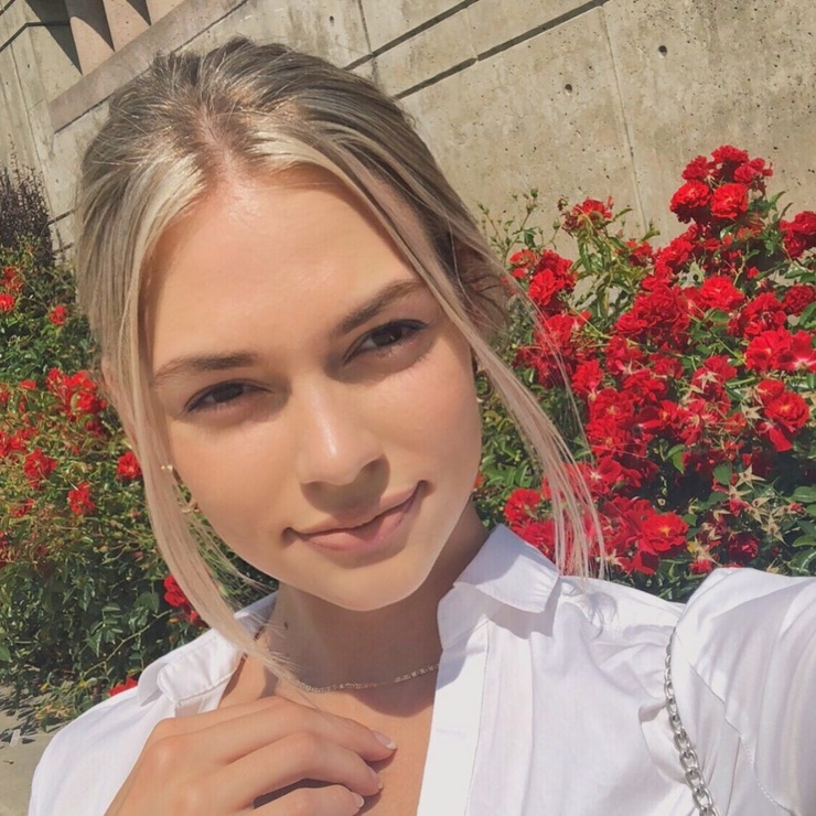 Julia Miller. (model) image