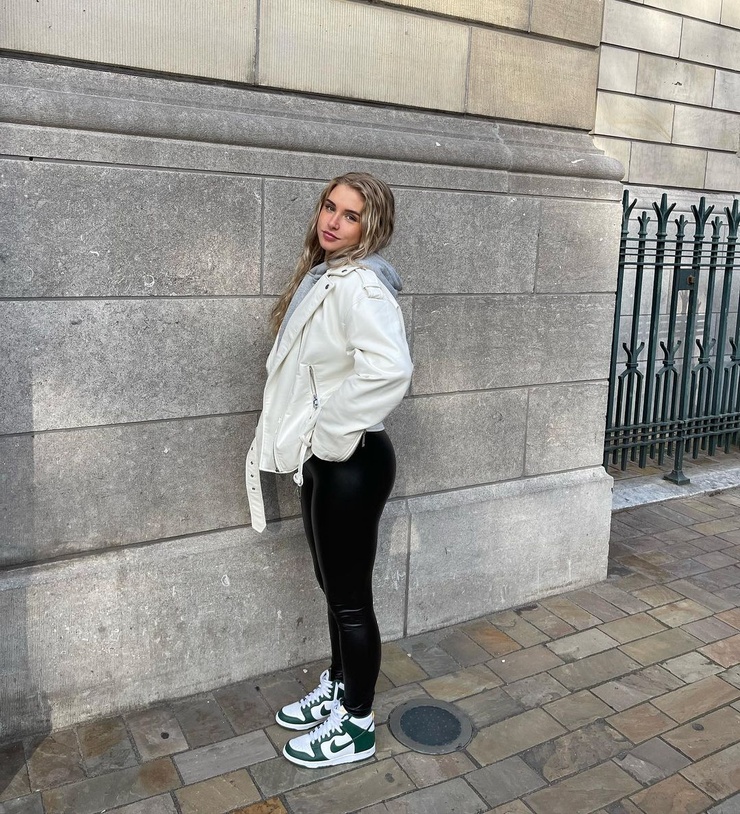 Image of Naomi Van Eeren