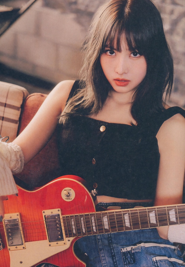 Hirai Momo Image
