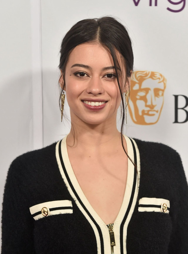 Amber Midthunder picture