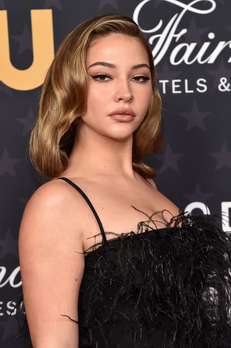 Madelyn Cline picture