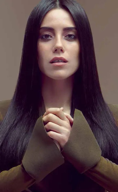 Picture of Cansu Dere
