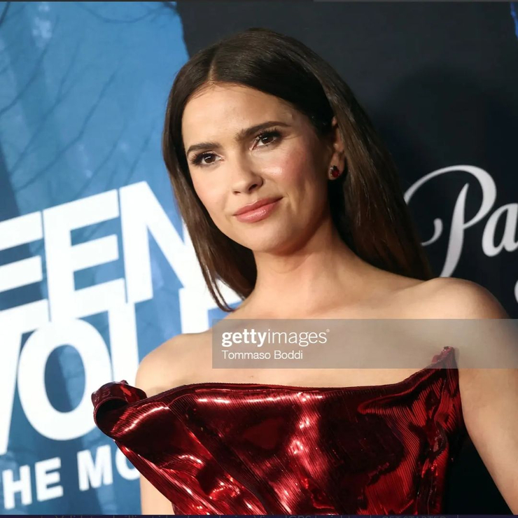 Shelley Hennig image