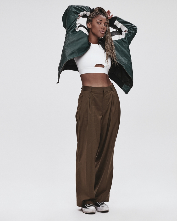 Sasha Fox image