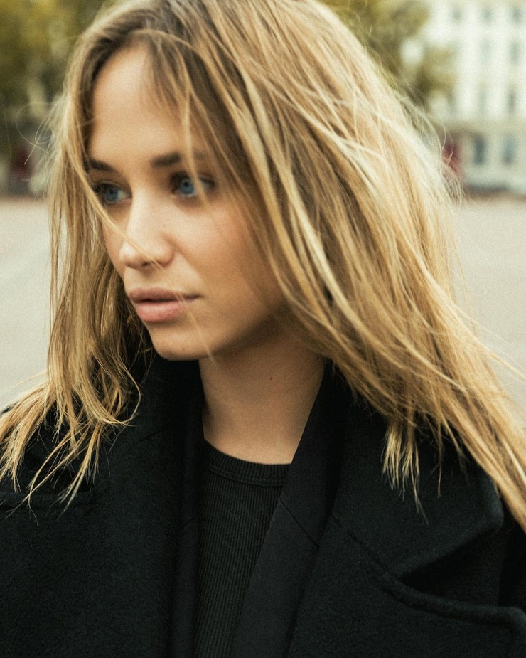 Picture of Agathe Teyssier (model)