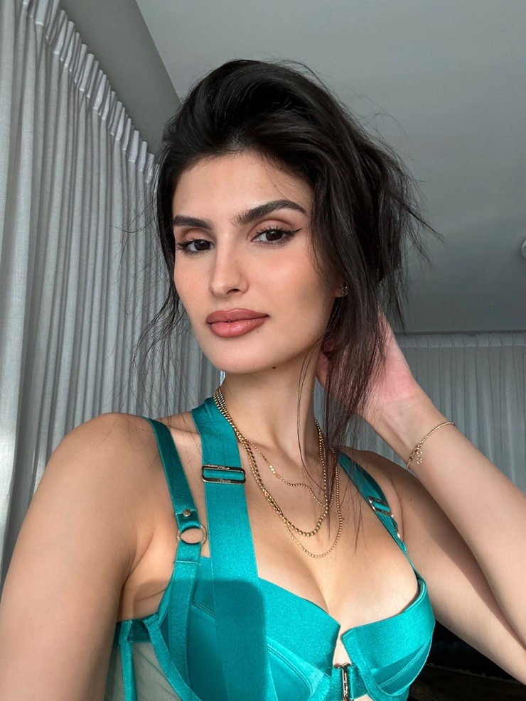 Yael Cohen (model) picture