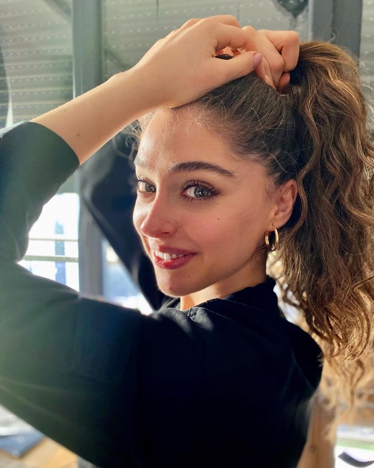 Picture of Cemre Baysel