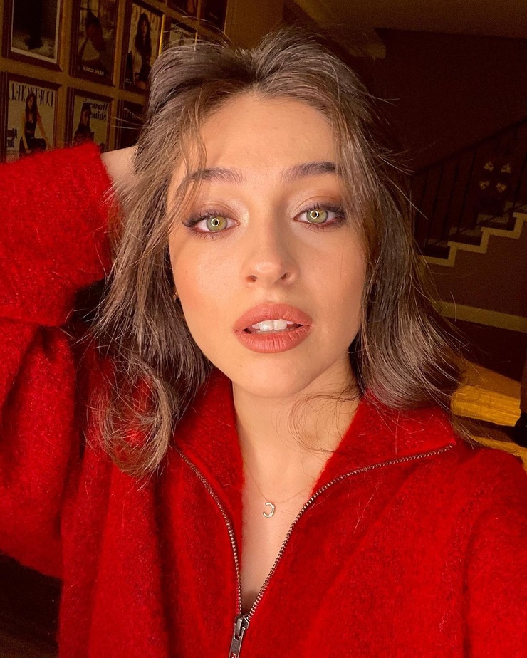 Picture of Cemre Baysel