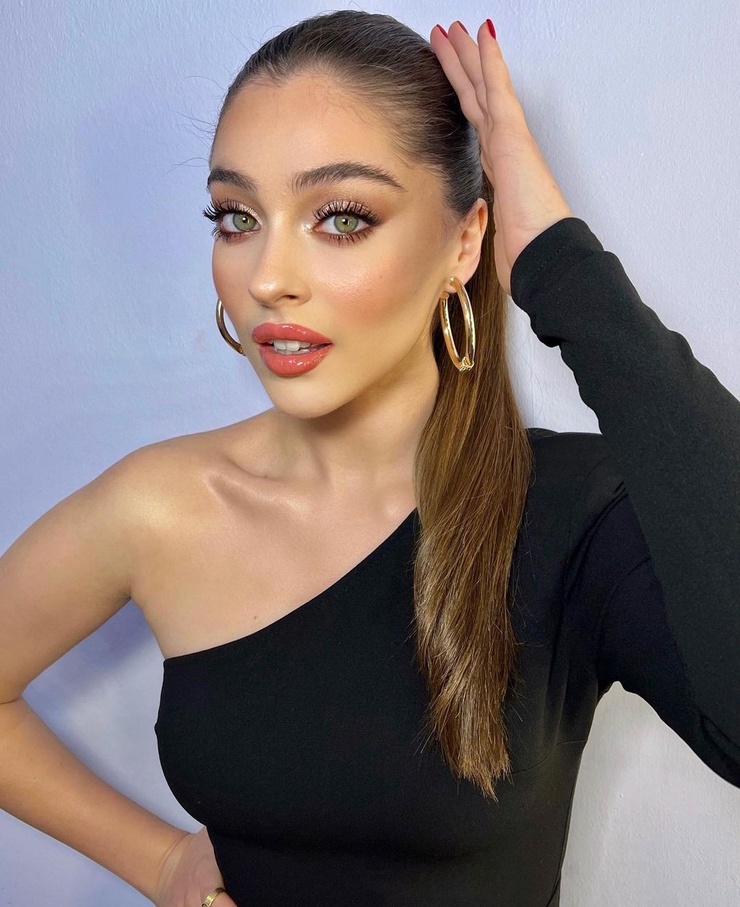 Picture of Cemre Baysel