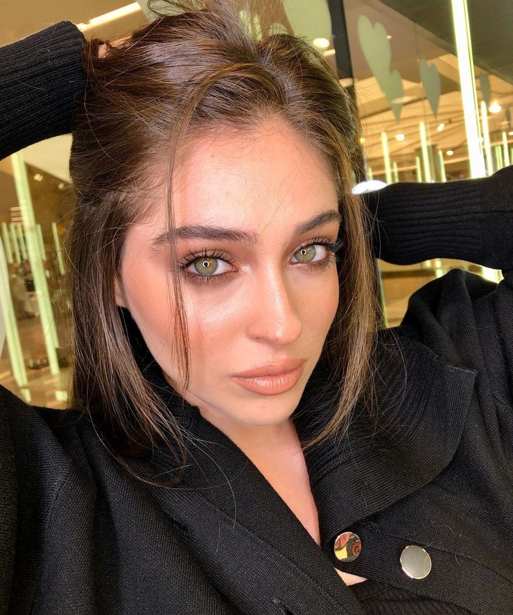 Cemre Baysel picture