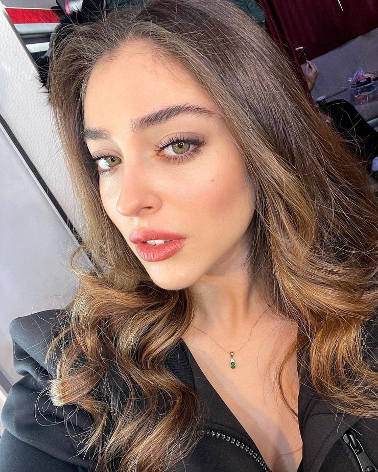 Picture of Cemre Baysel