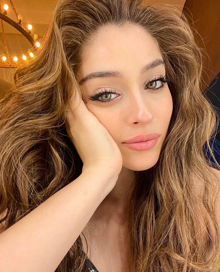 Picture of Cemre Baysel