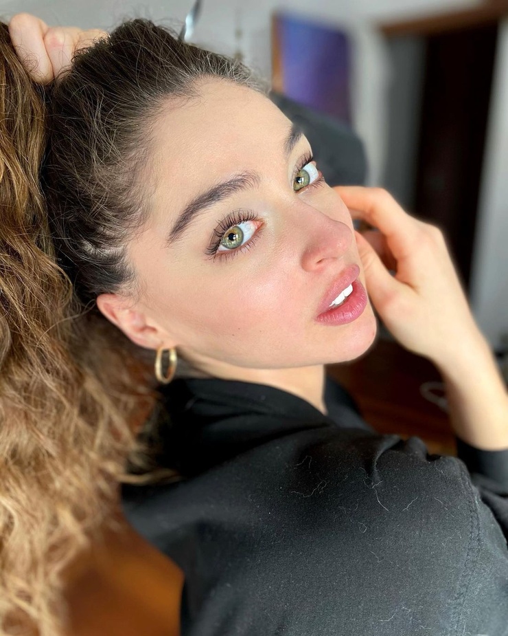 Picture of Cemre Baysel