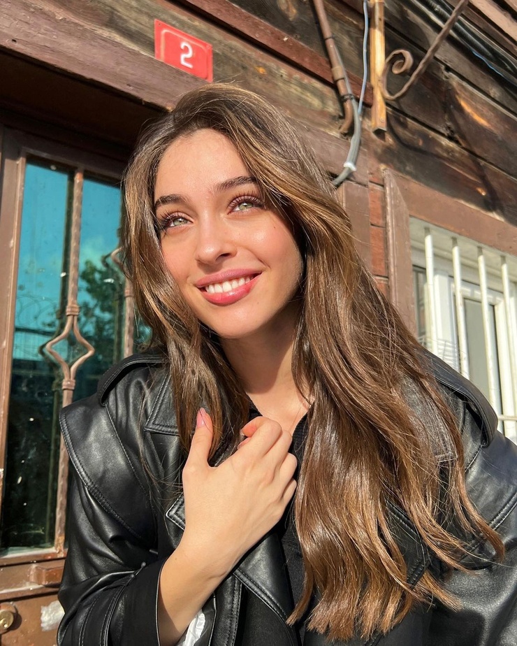 Picture of Cemre Baysel