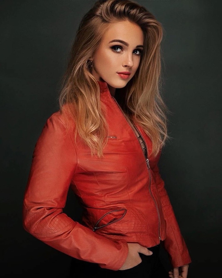 Picture of Michaela Lee