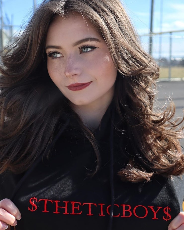 Picture of Samantha L. Garry