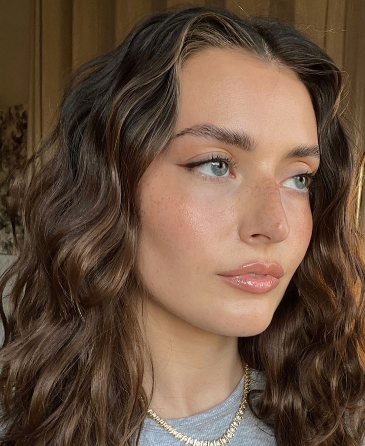 Jessica Clements picture