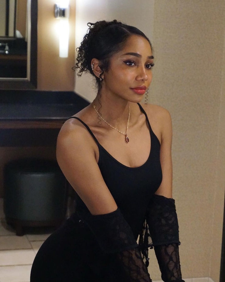 Chloe Foster II picture