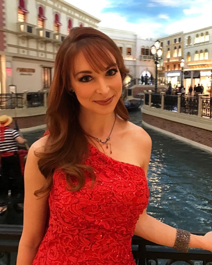 Picture of Lisa Foiles
