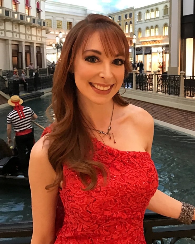 Picture of Lisa Foiles