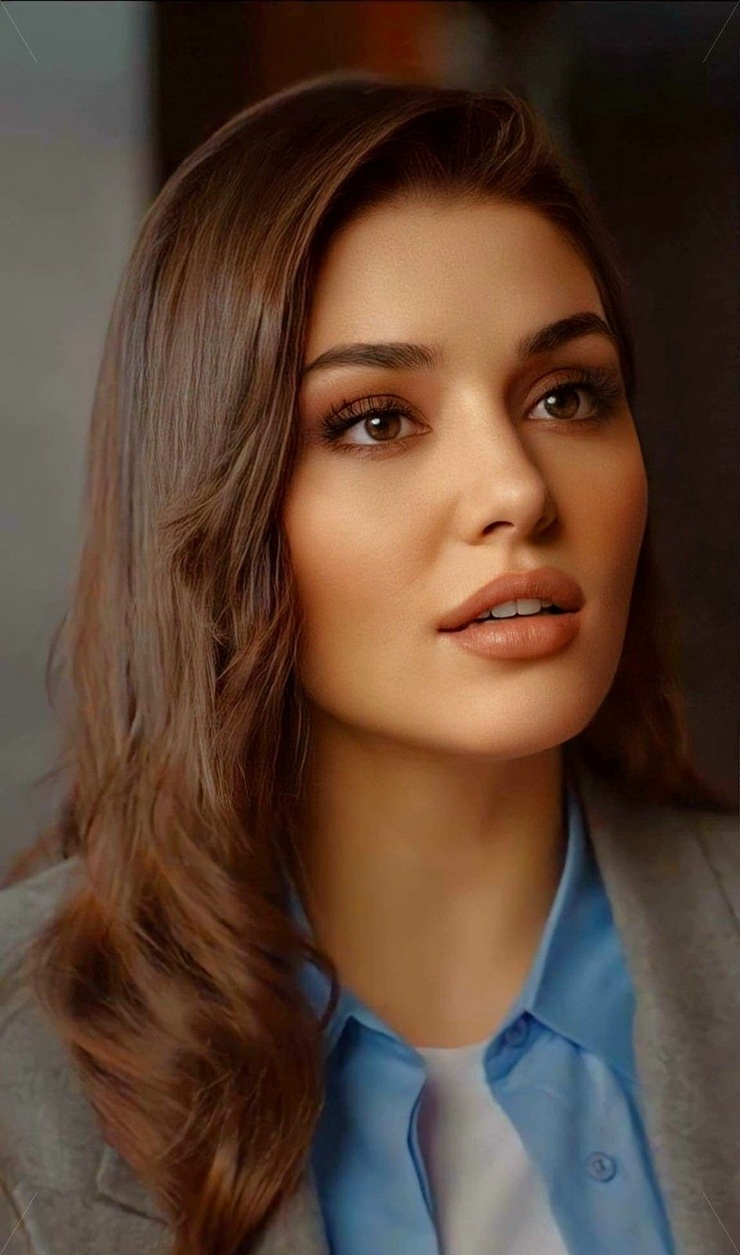 Picture of Hande Erçel