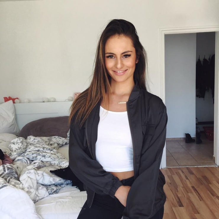 Melissa Deines image