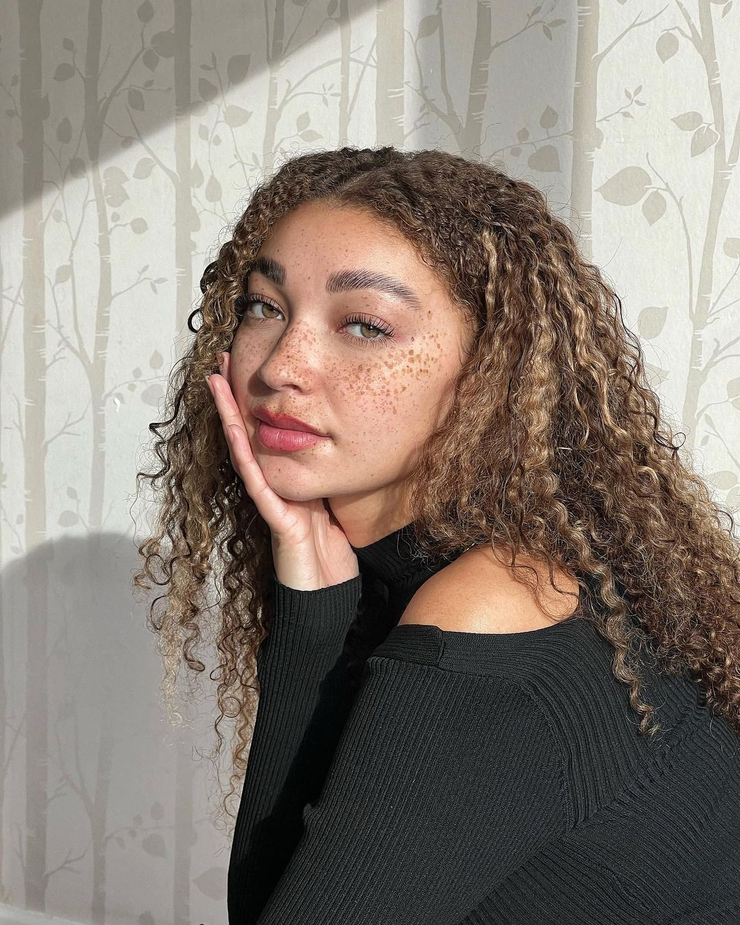 Picture of Maya Willis