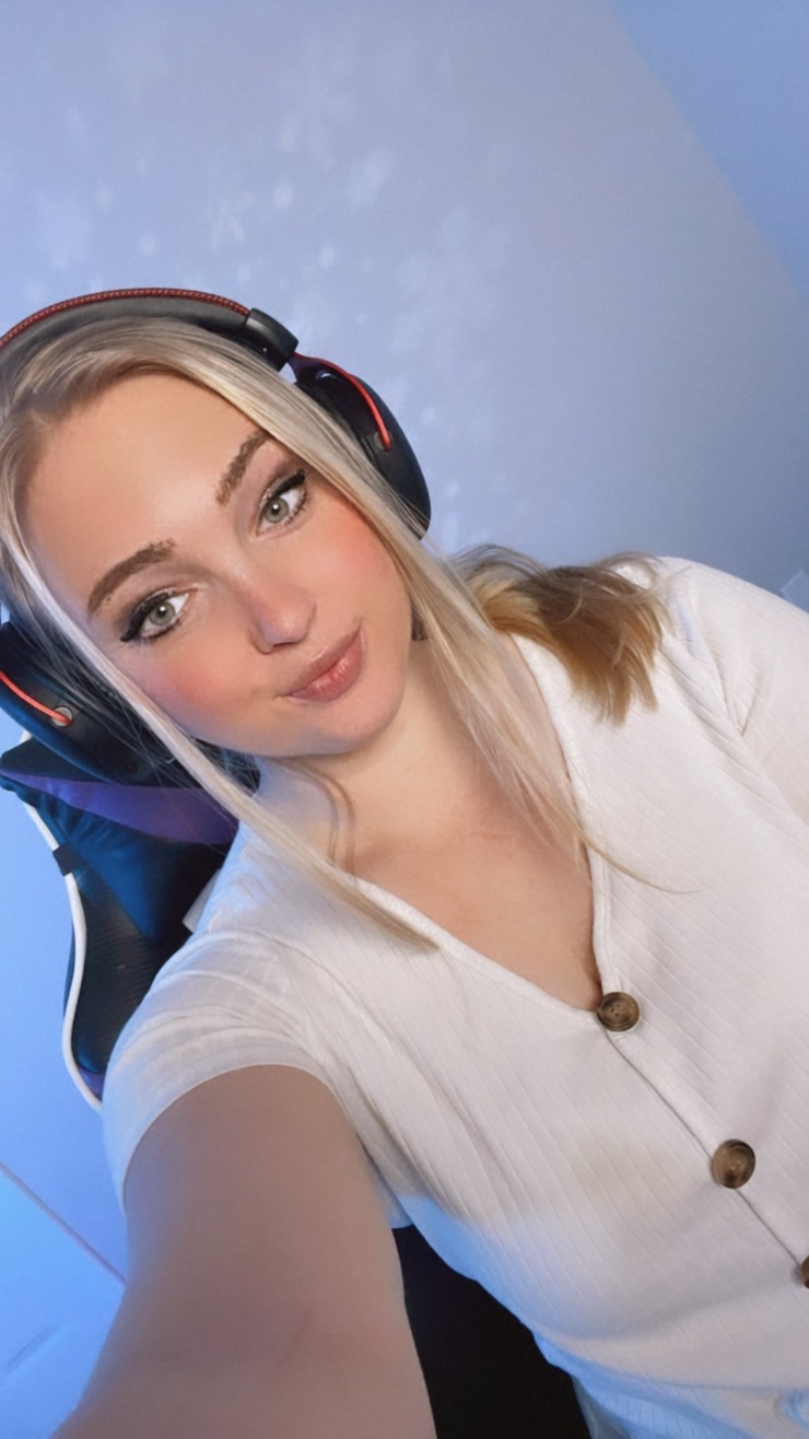 Picture of Michaela Lee