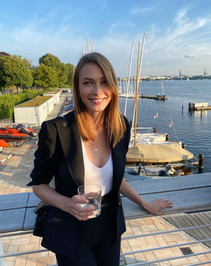 Listal - List the stuff you love! Movies, TV, music, games and books