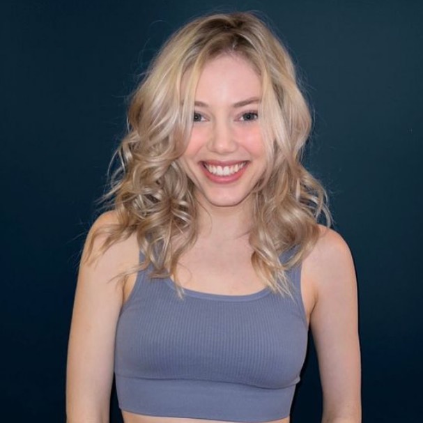 Picture of Grace Van Dien