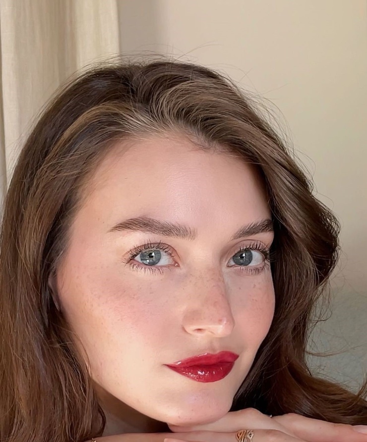 Jessica Clements image