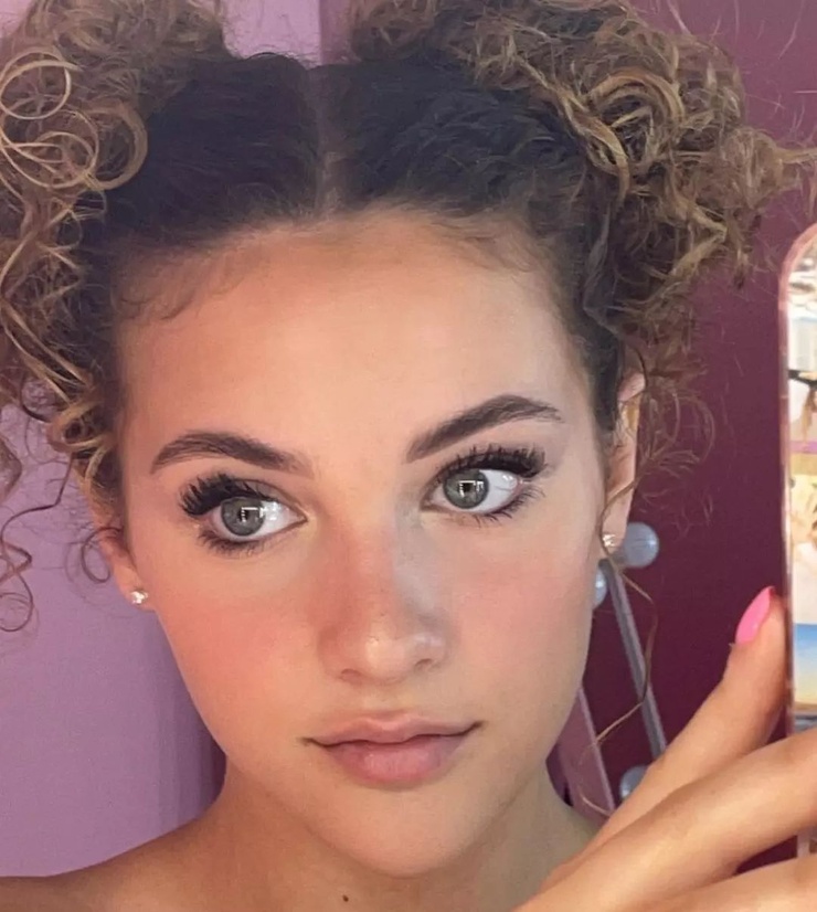 Picture of Sofie Dossi