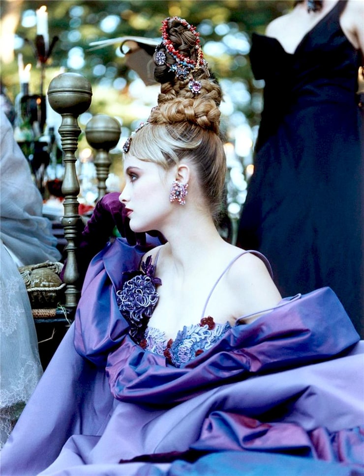 Trish Goff - Vogue US, December 1996_02