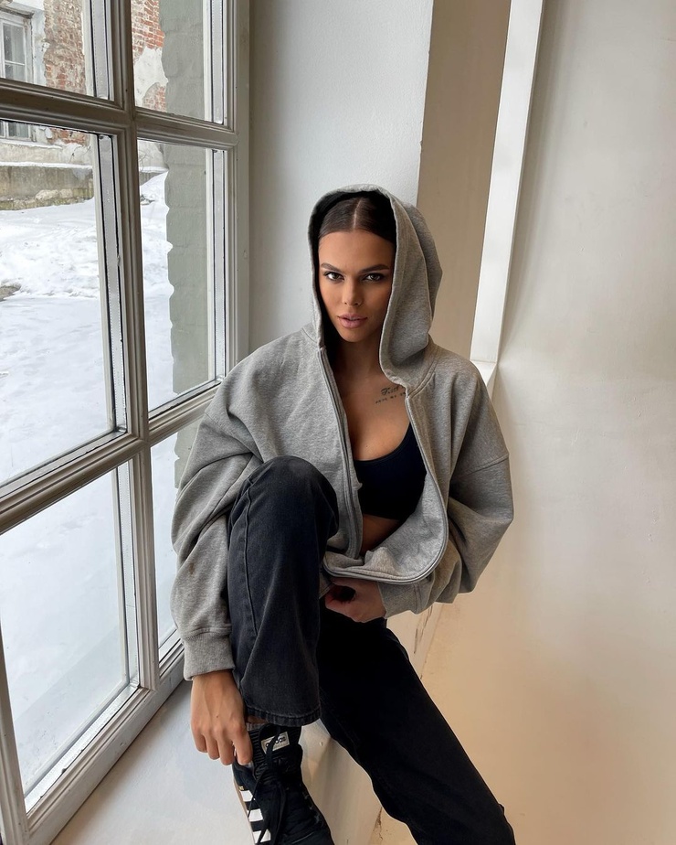 Viki Odintcova image