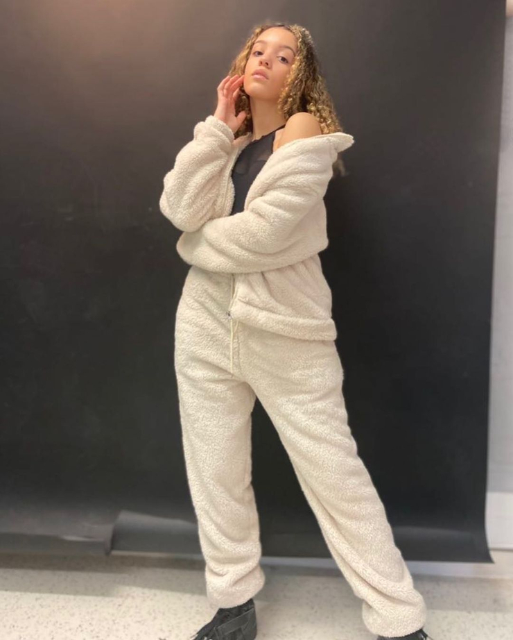 Maria Almeida image