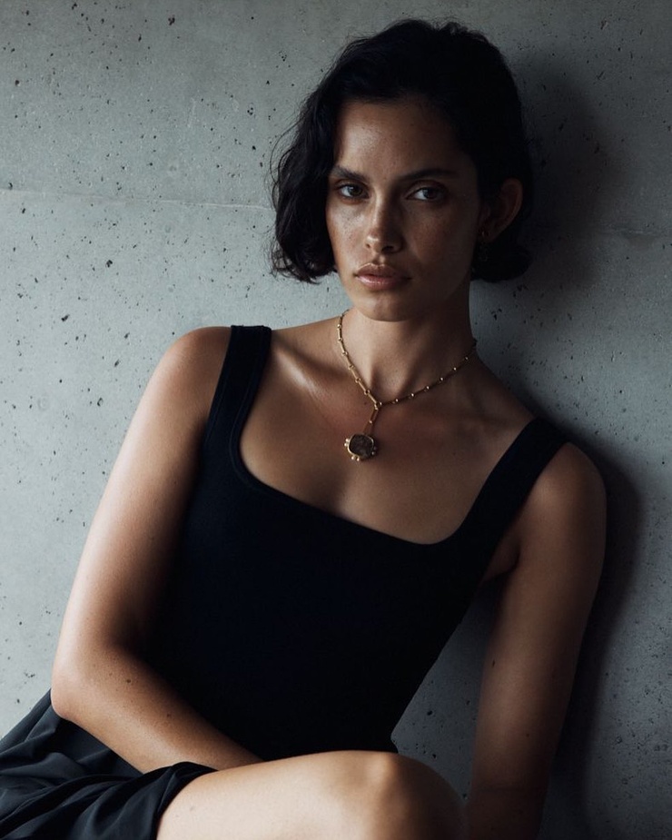 Picture of Zoe Barnard